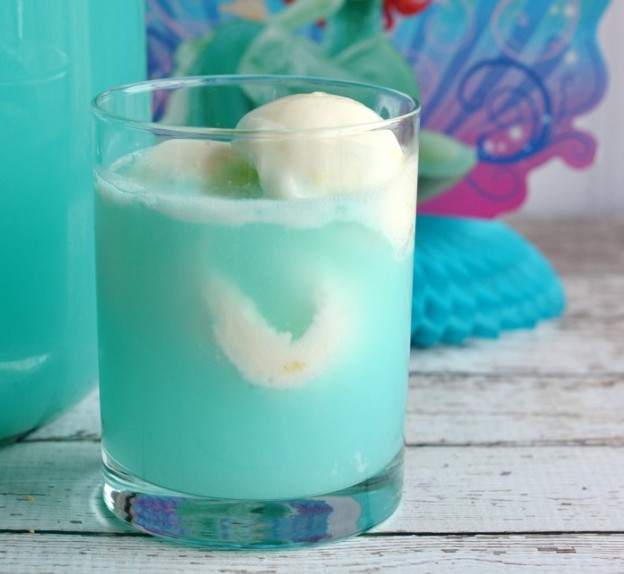 Perfect Party Drink: Blue Raspberry Lemonade Punch - Better HouseKeeper