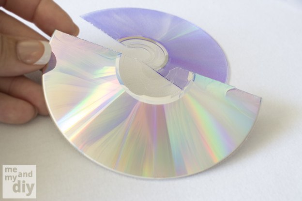 Give Your Old Birdbath a Makeover This Spring Using Old DVDs! - Better ...